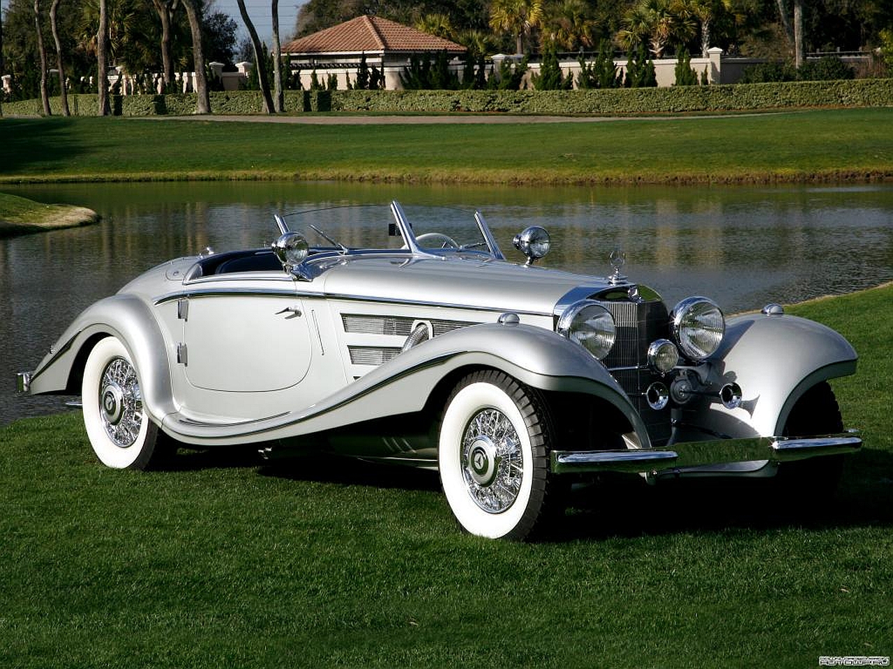 Classic Elegance: The Iconic Mercedes-Benz 500K Roadster Showcase