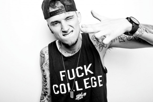 Machine Gun Kelly - Desktop Wallpapers, Phone Wallpaper, PFP, Gifs, and ...