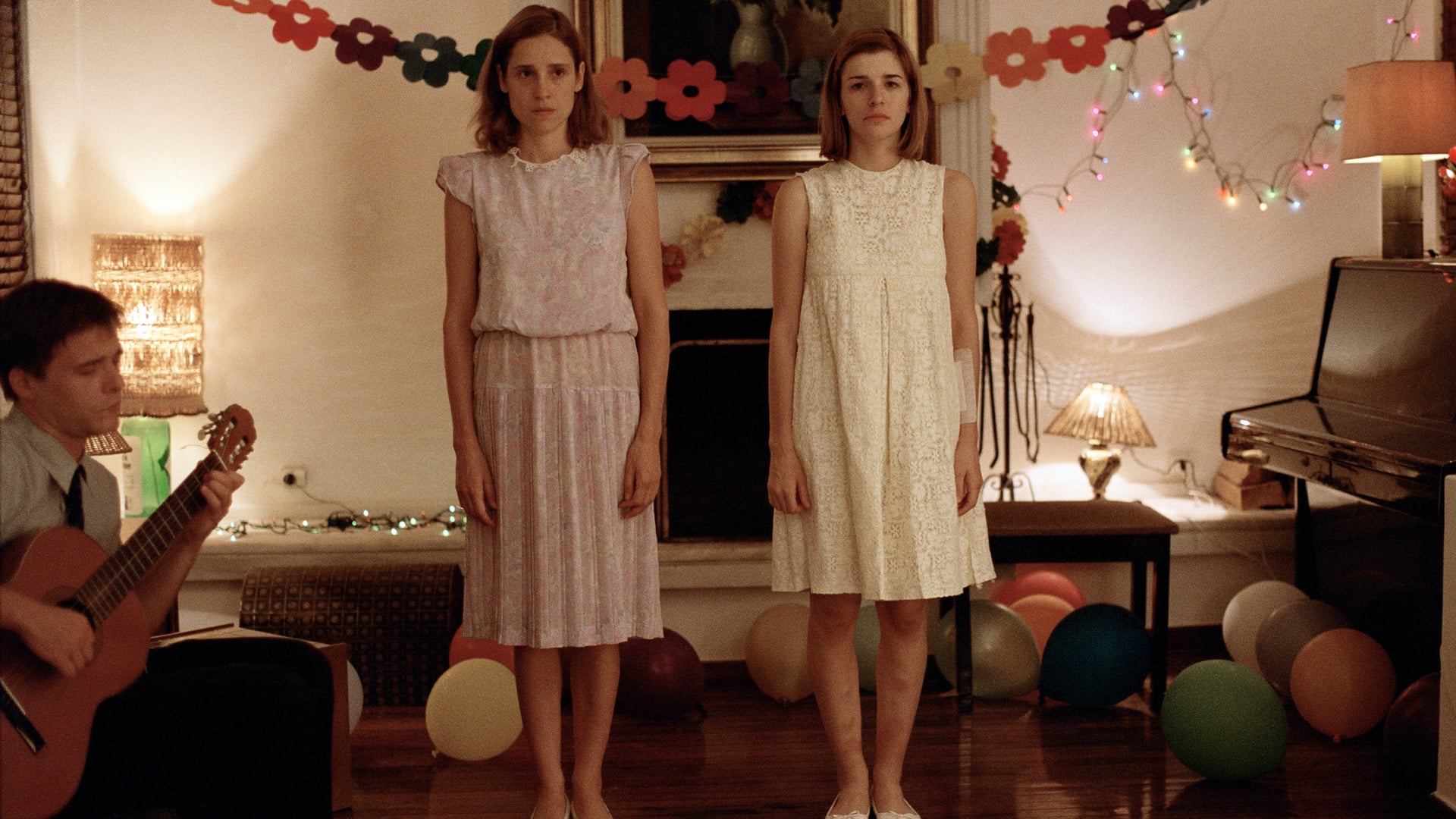 Download Movie Dogtooth Image