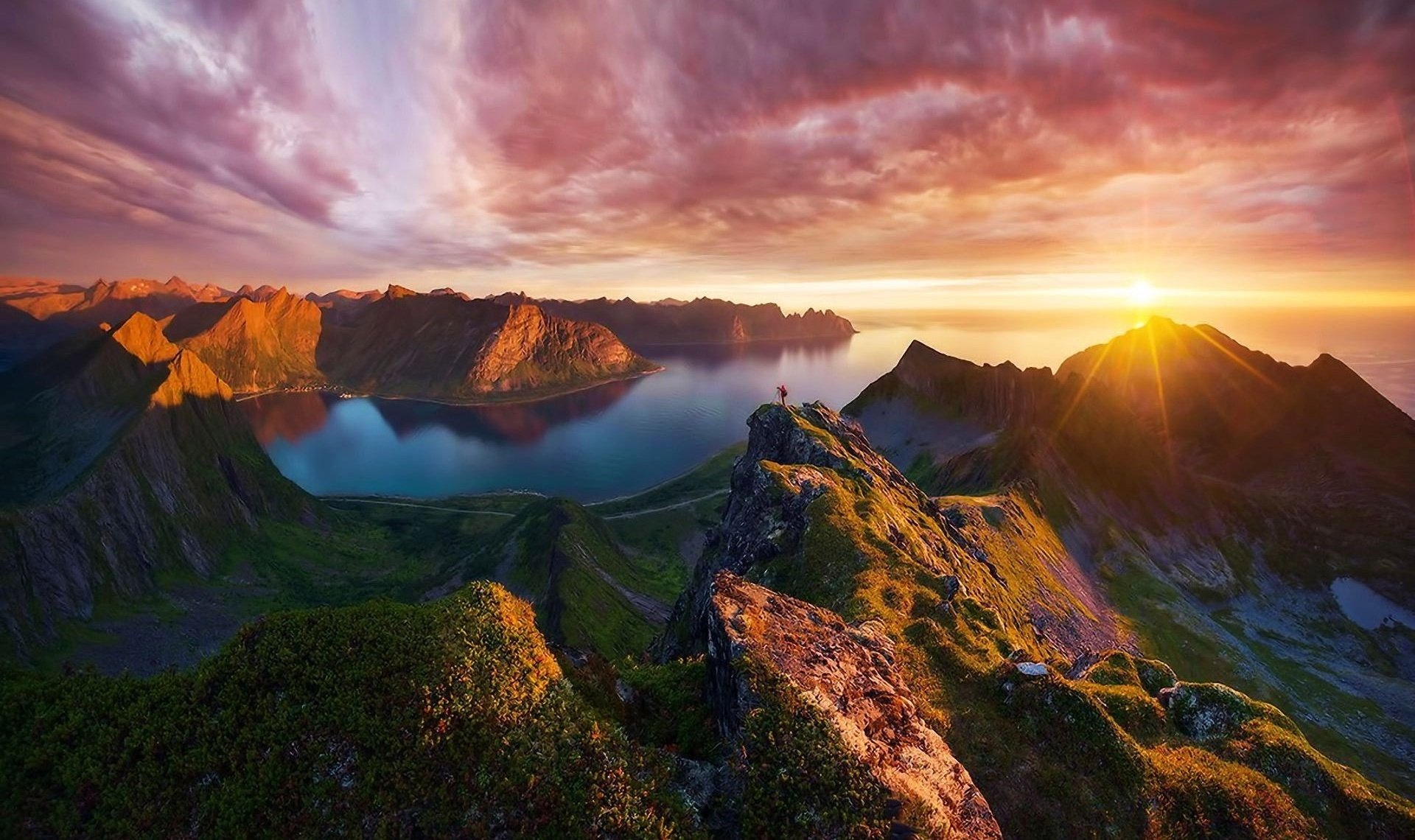 Mountain Sunset: Earth's Golden Horizon