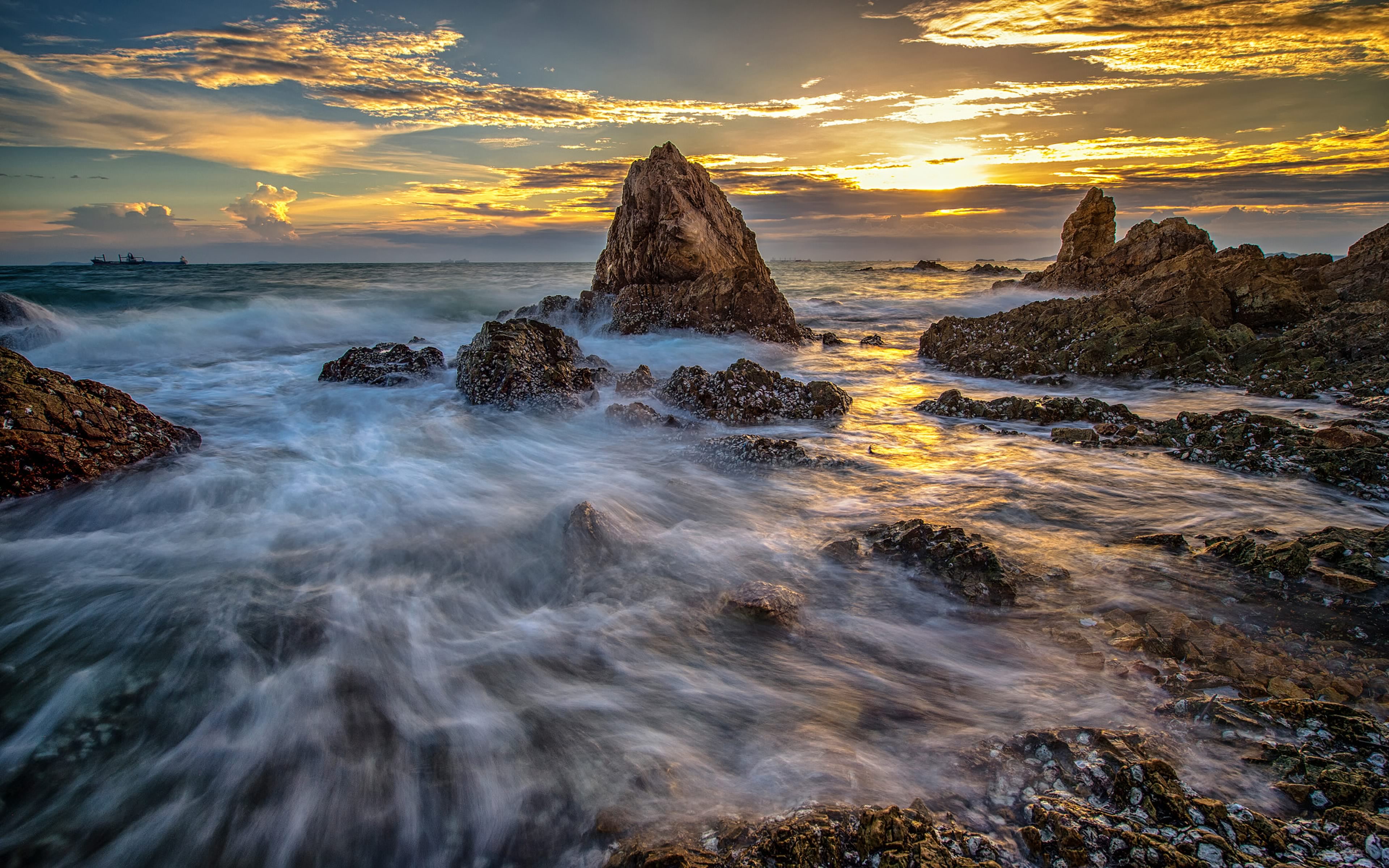 Rocky Ocean - Image Abyss