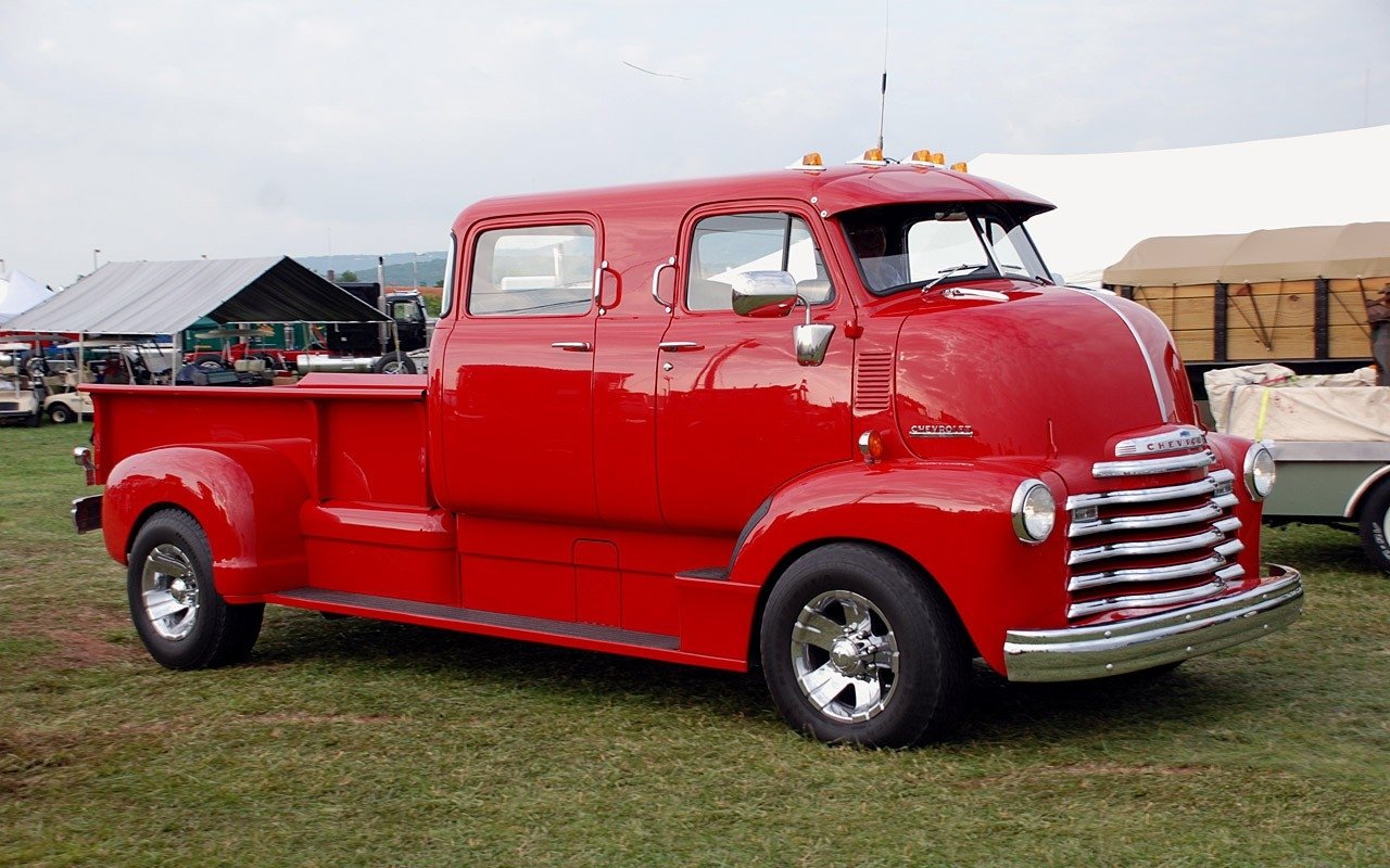 Classic Chevrolet Vintage Pickup Truck Showcase