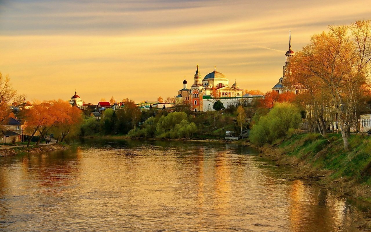 Golden Hour Reflections: A Serene Riverside Place Captured in Time