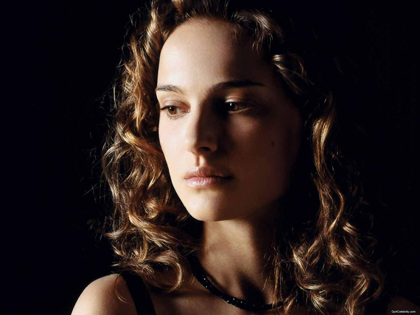 Download Model Celebrity Natalie Portman Image