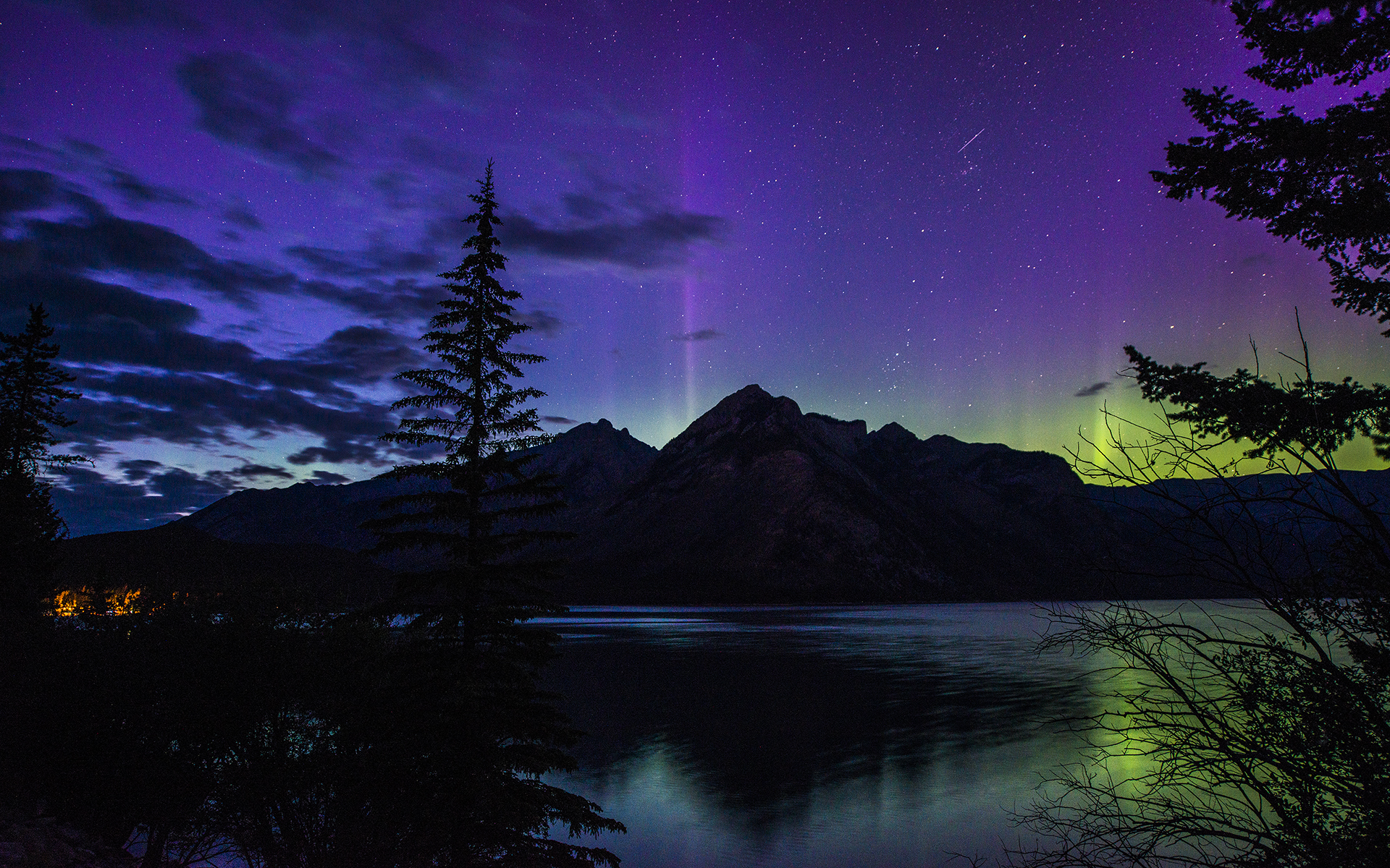 Nature's Nightlight: The Enchanting Aurora Borealis over Mountain Lake