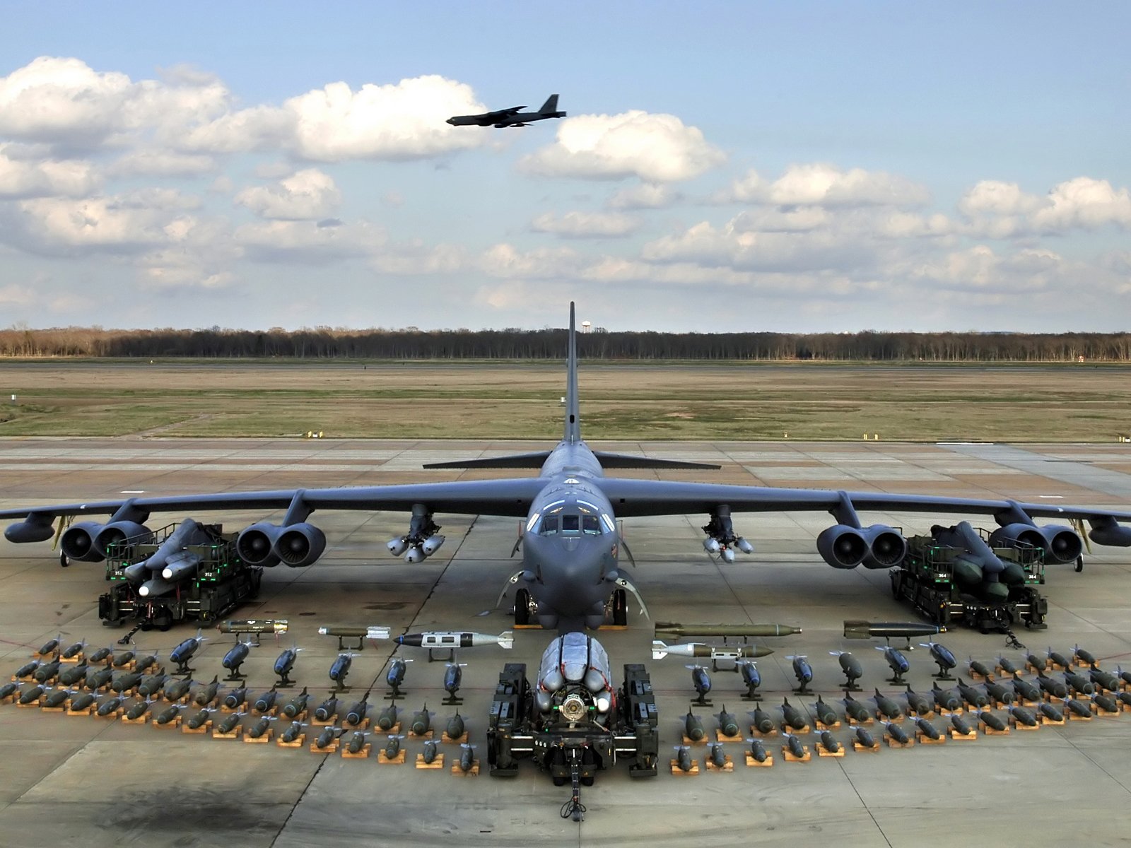 Download Military Boeing B-52 Stratofortress Image
