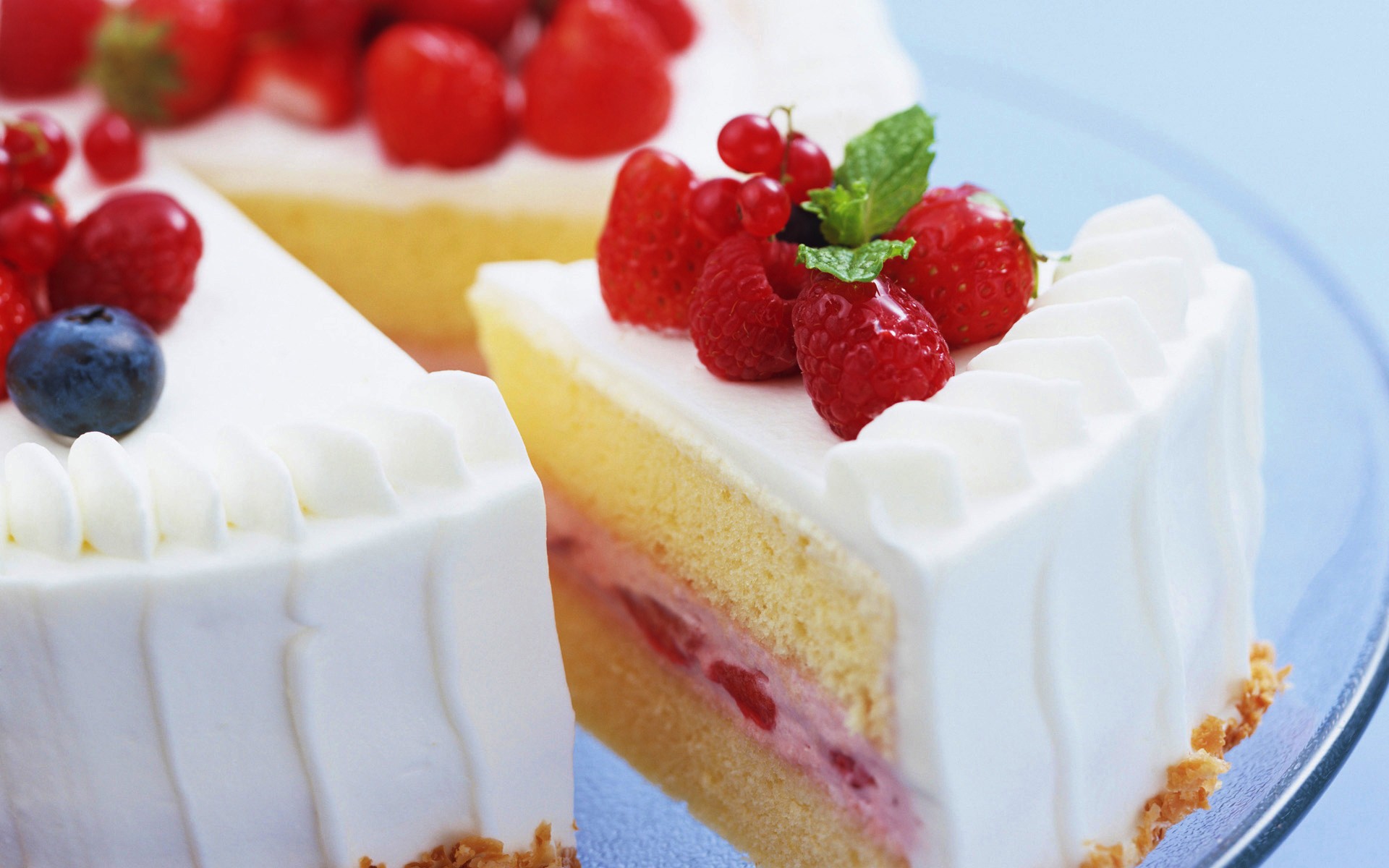 Delicious Berry Bliss Cake