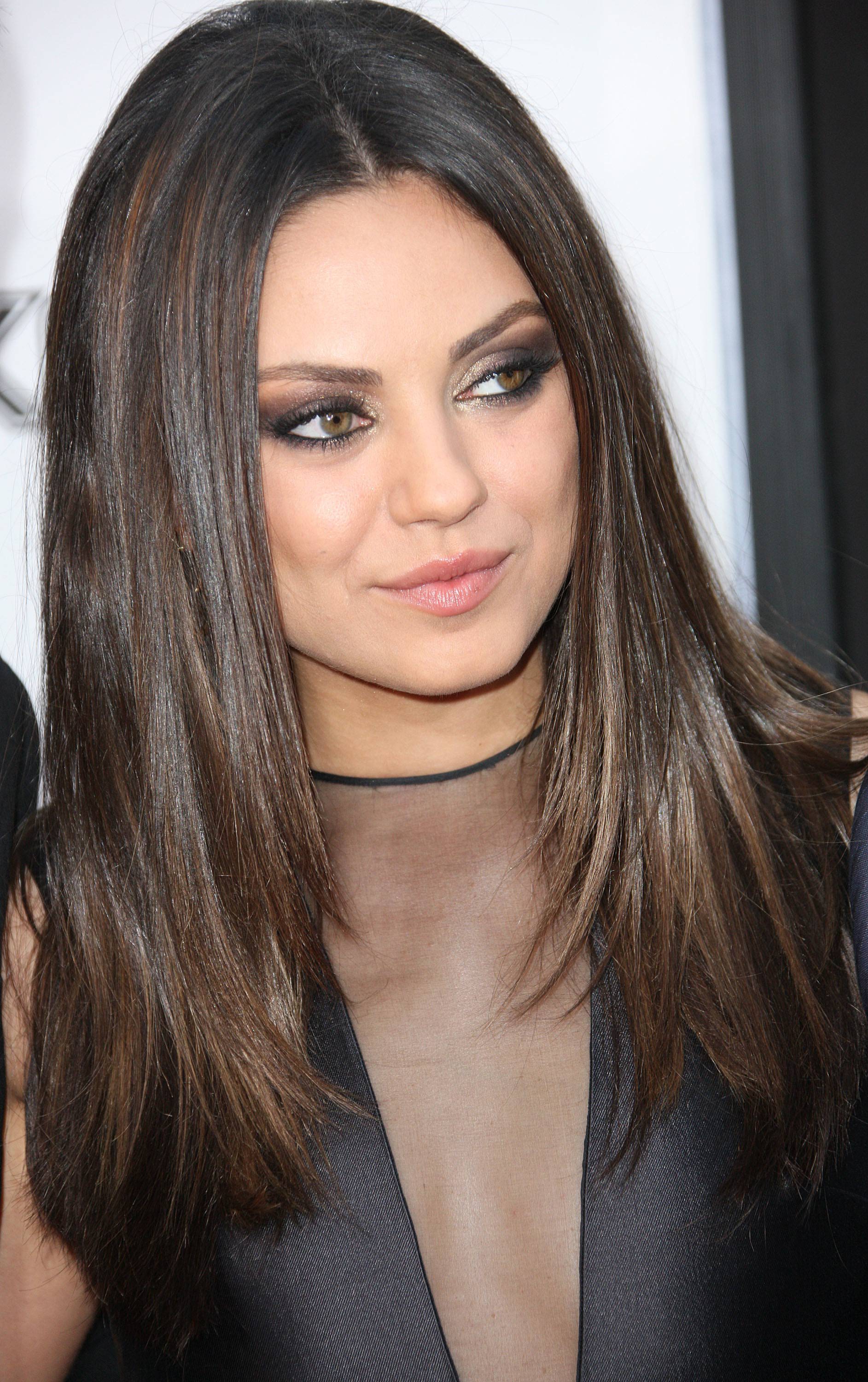 Download Celebrity Mila Kunis Image