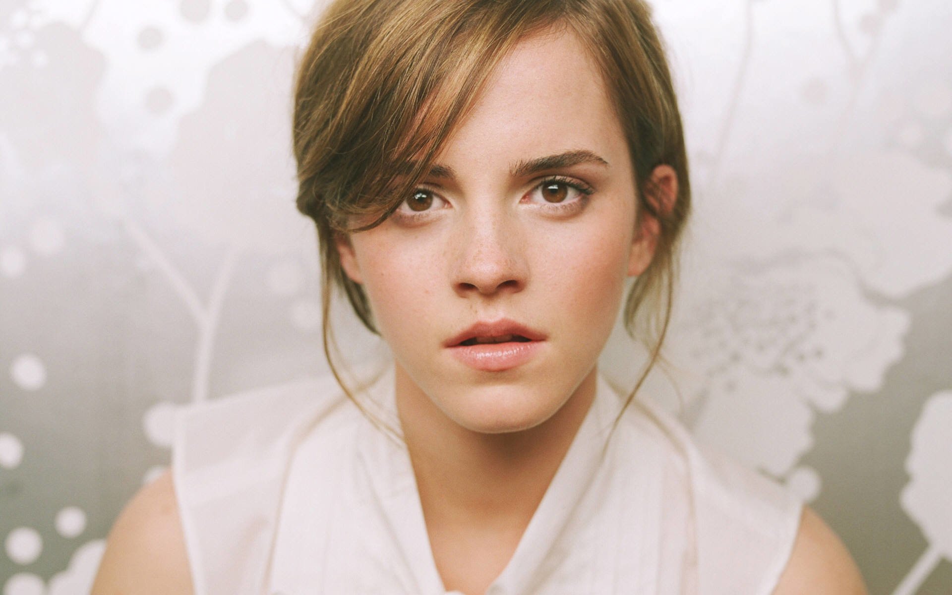Emma Watson: Timeless Beauty and Grace in Celebrity Spotlight