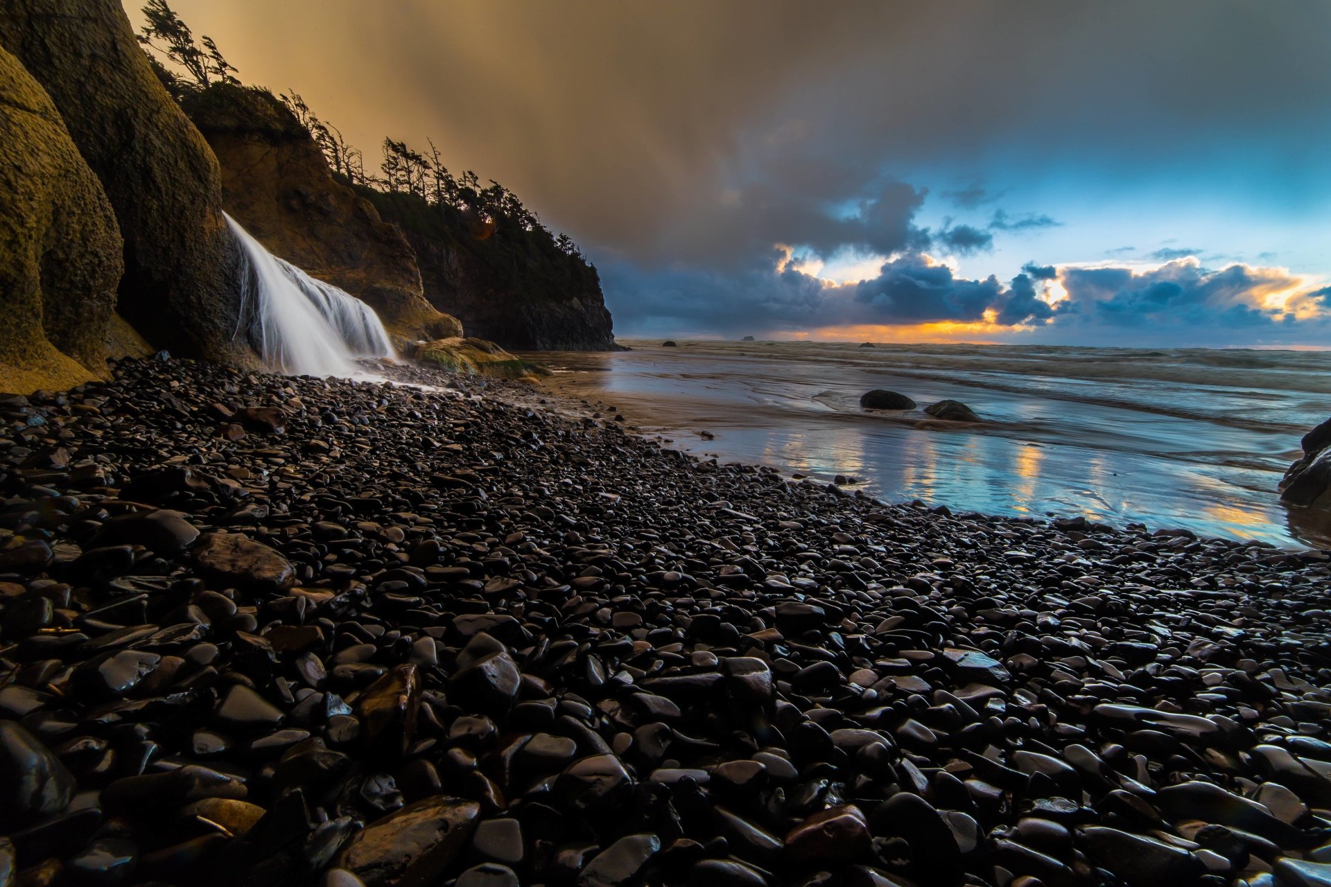 The Oregon Coast at Hug Point - Image Abyss