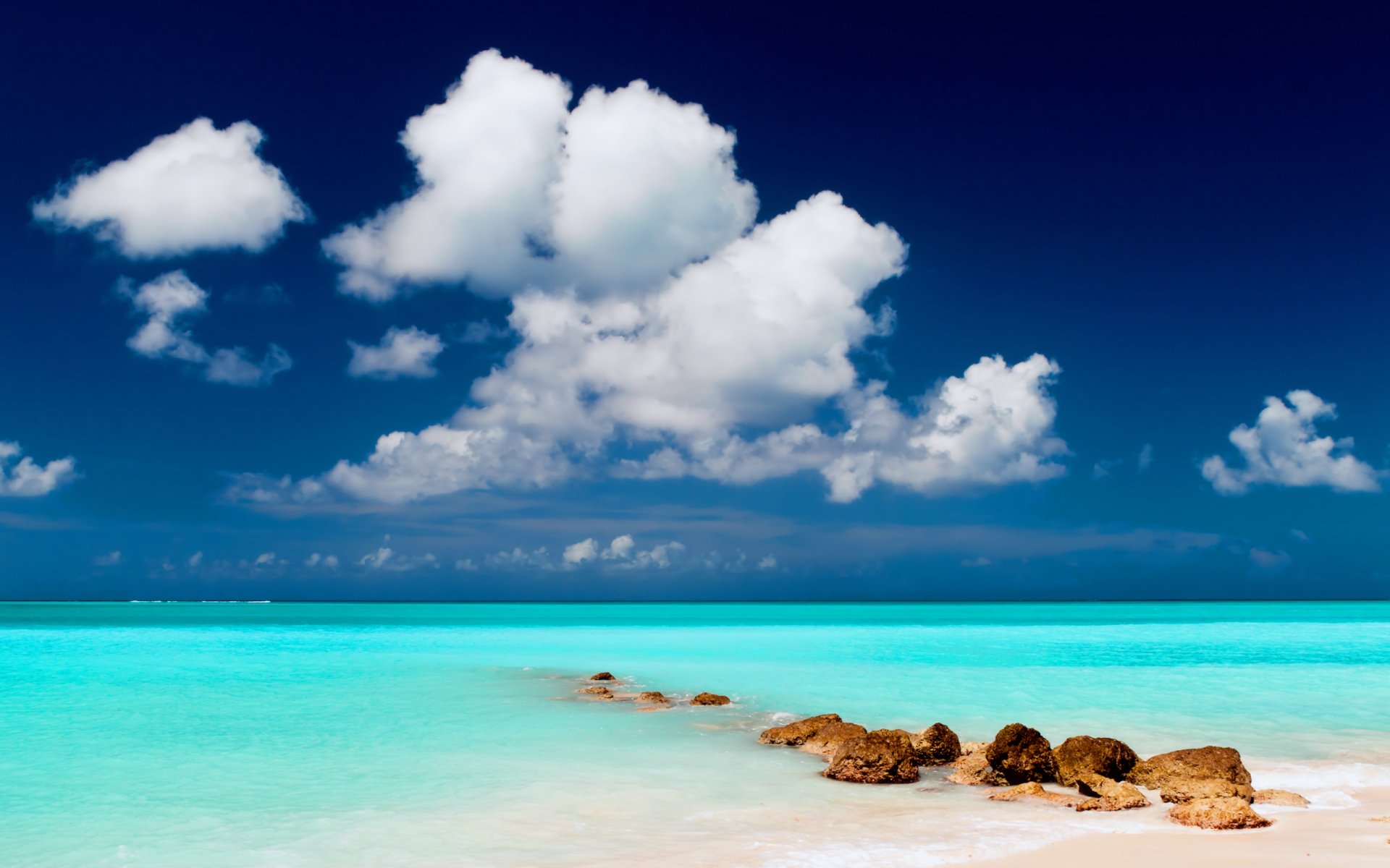 Tropical Serenity: Turquoise Skies and Ocean Horizons