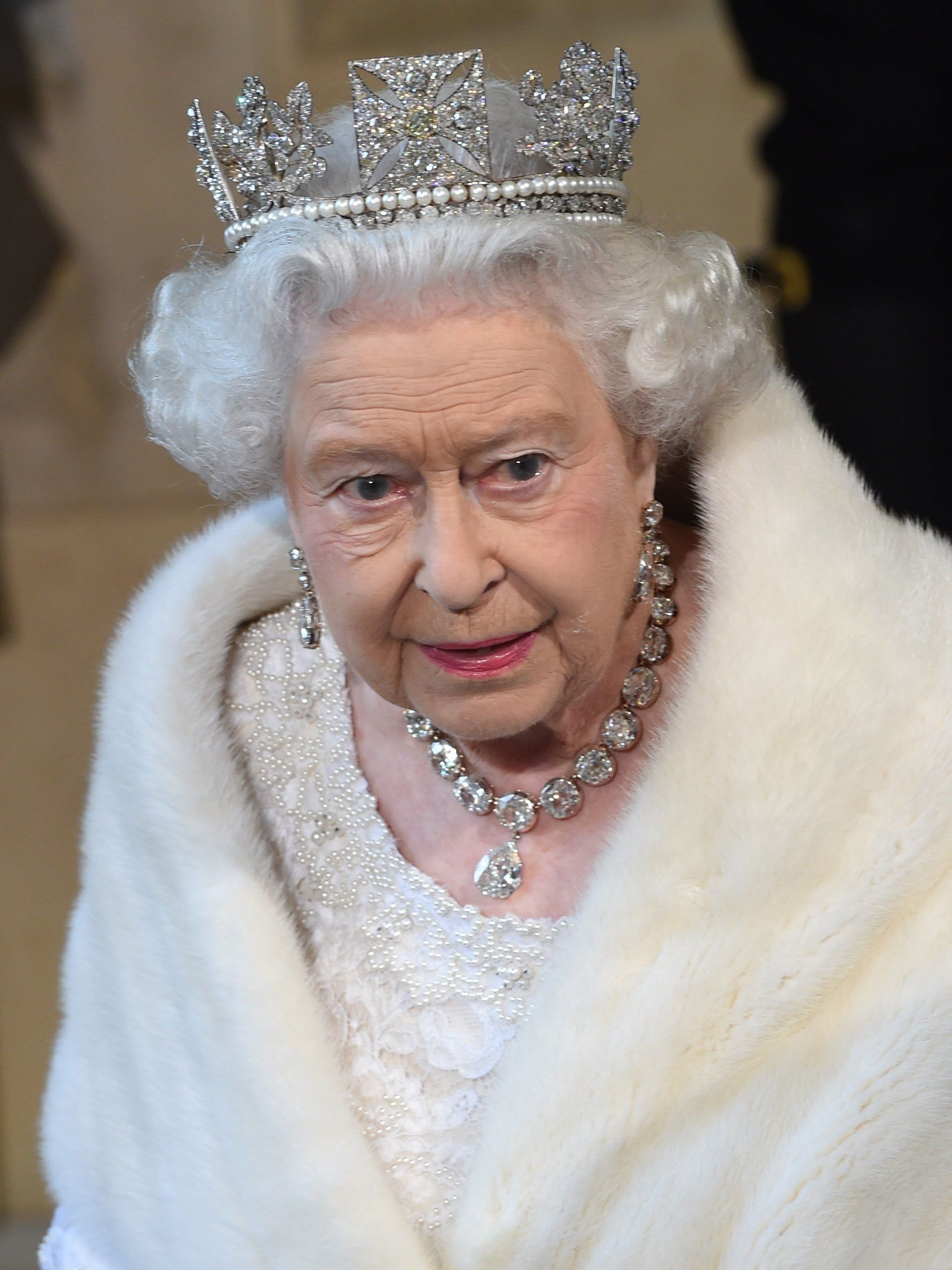 Queen Elizabeth II - Desktop Wallpapers, Phone Wallpaper, PFP, Gifs ...