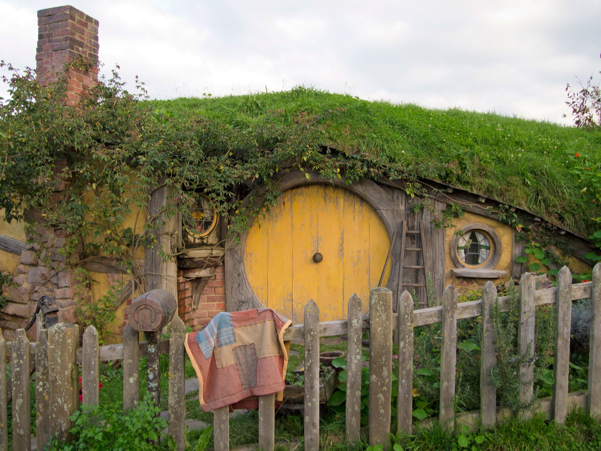 Hobbit house Image - ID: 290794 - Image Abyss