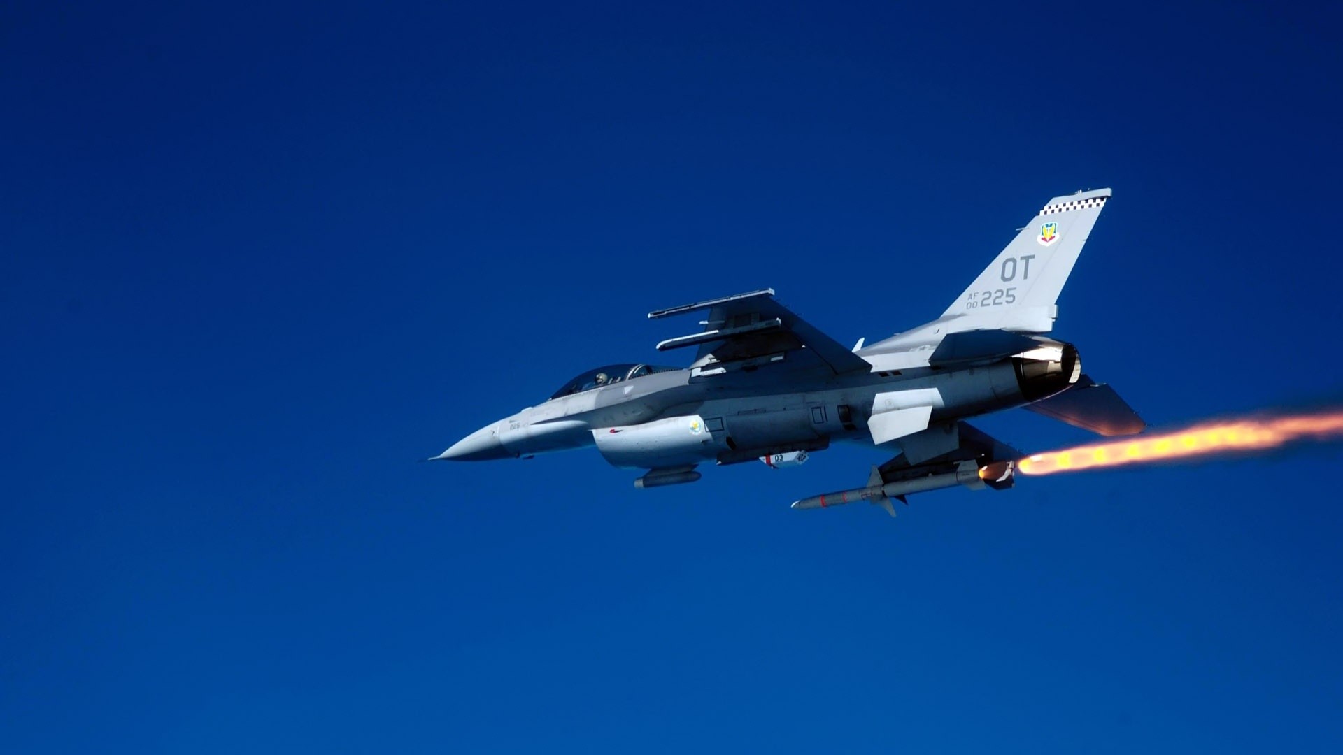 General Dynamics F-16: The Agile Military Fighting Falcon in Flight