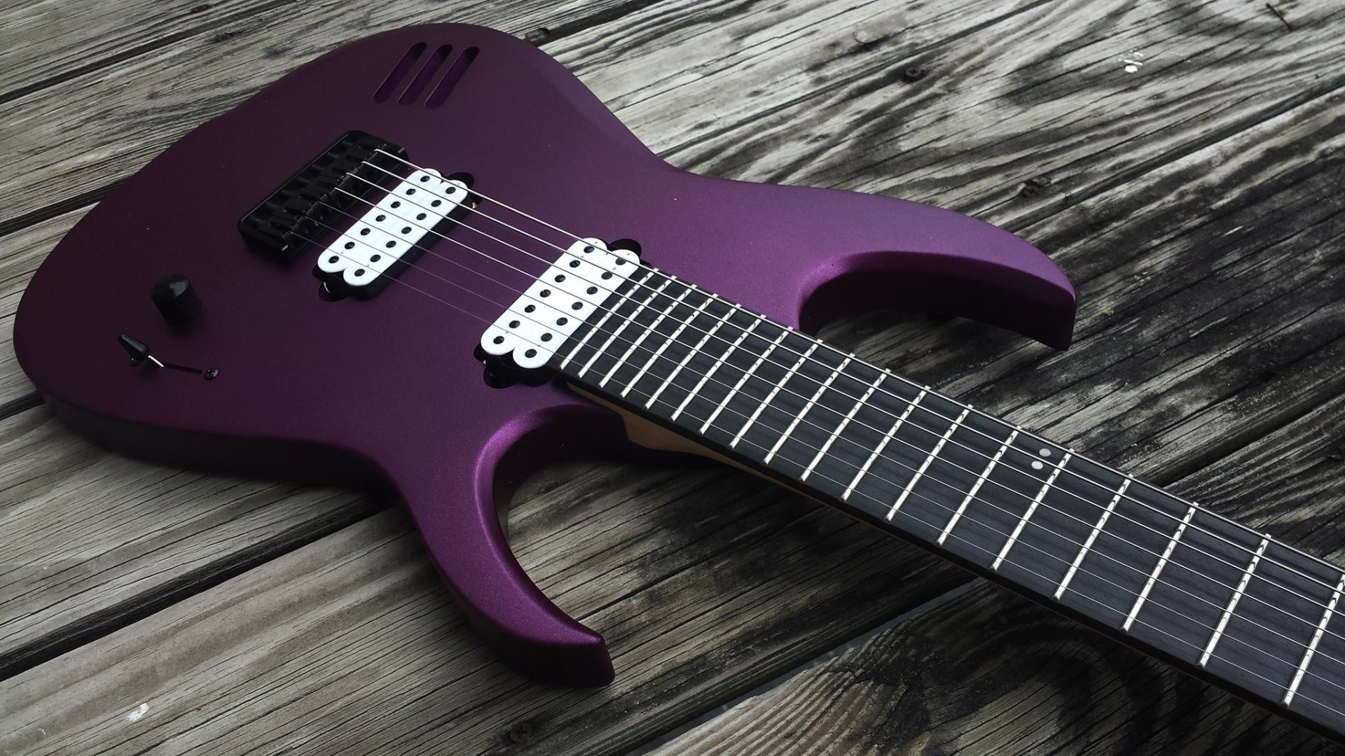 Violet Riff: Electric Guitar