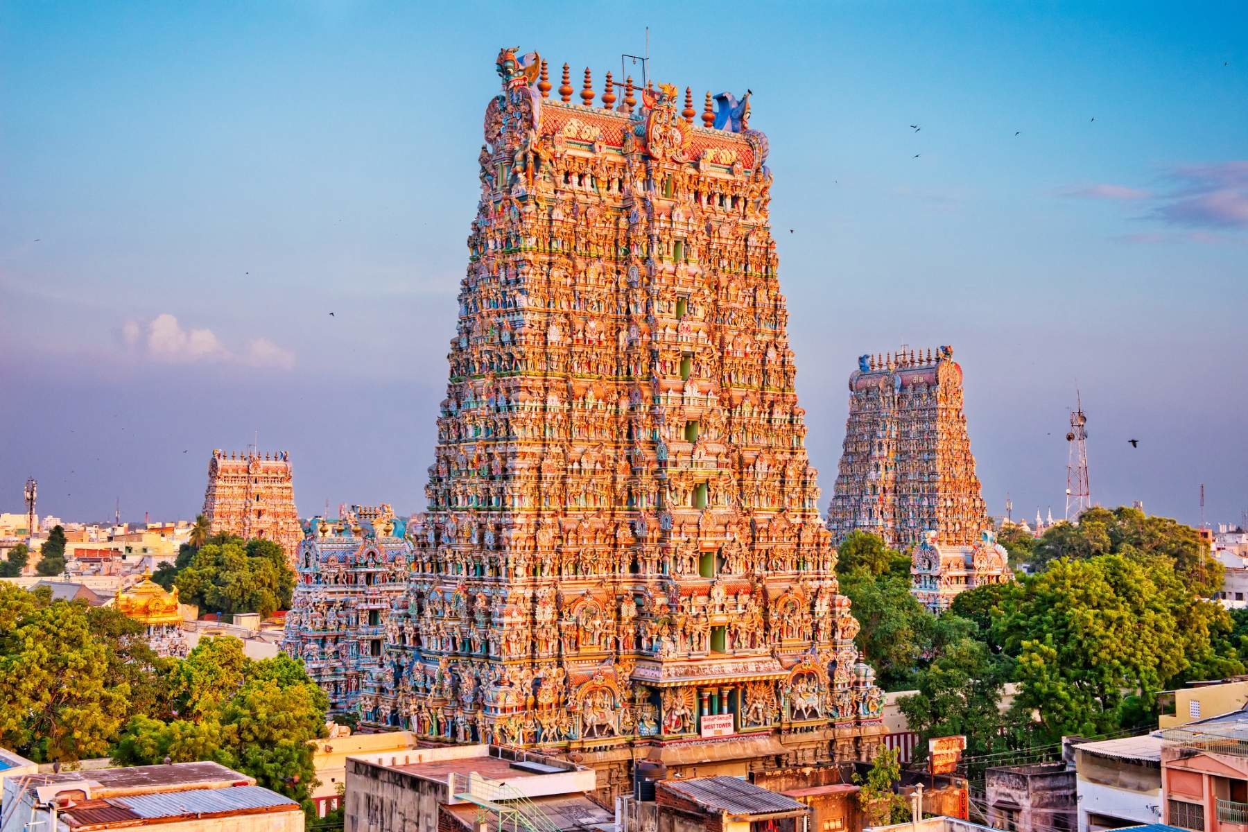 Meenakshi Amman Temple - Desktop Wallpapers, Phone Wallpaper, PFP, Gifs ...