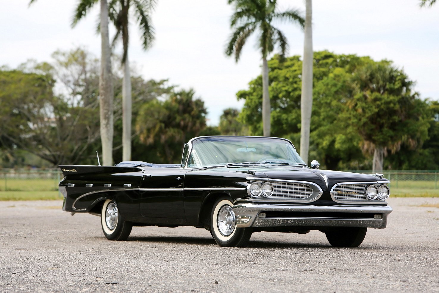 Download Vehicle Pontiac Bonneville Image