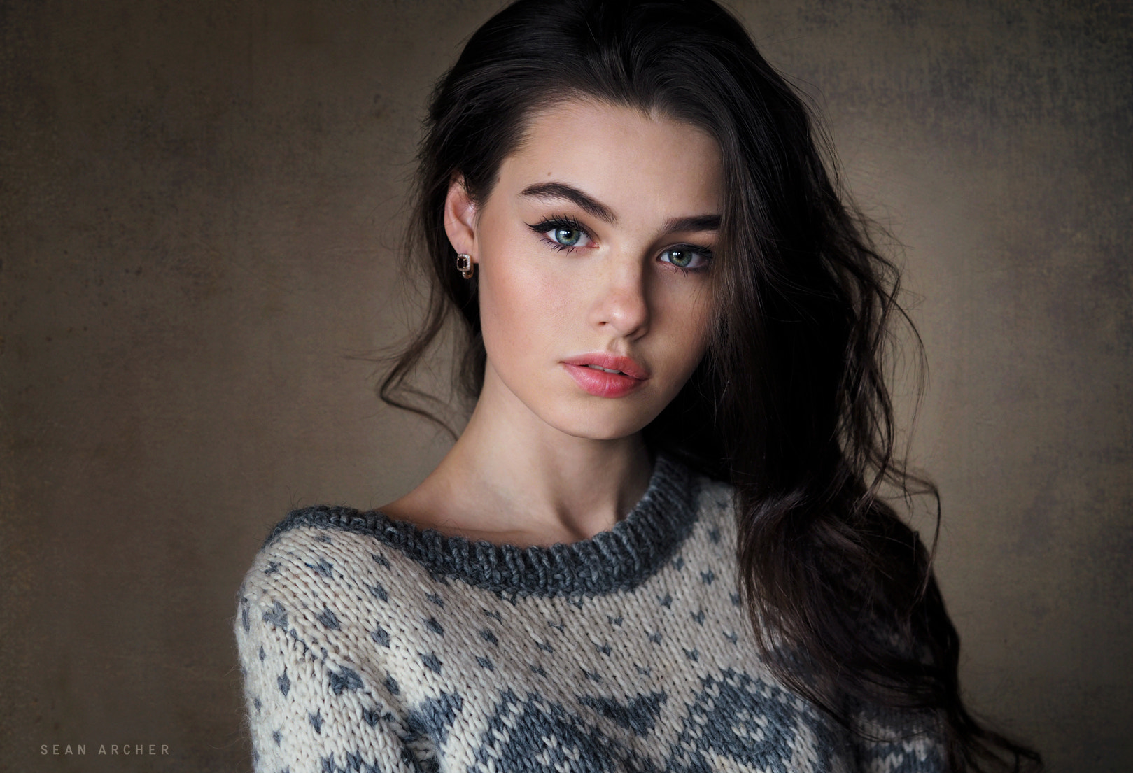 Download Black Hair Green Eyes Long Hair Woman Model Image