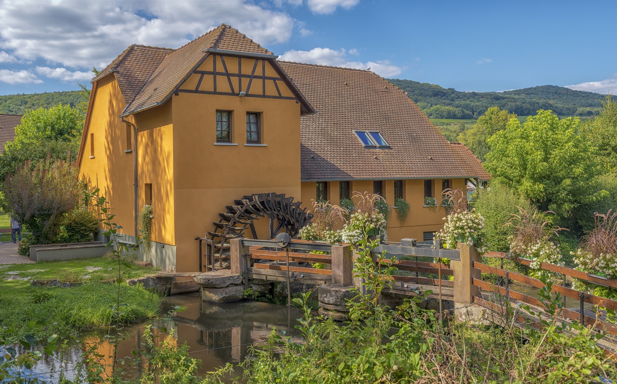 Download Man Made House Image