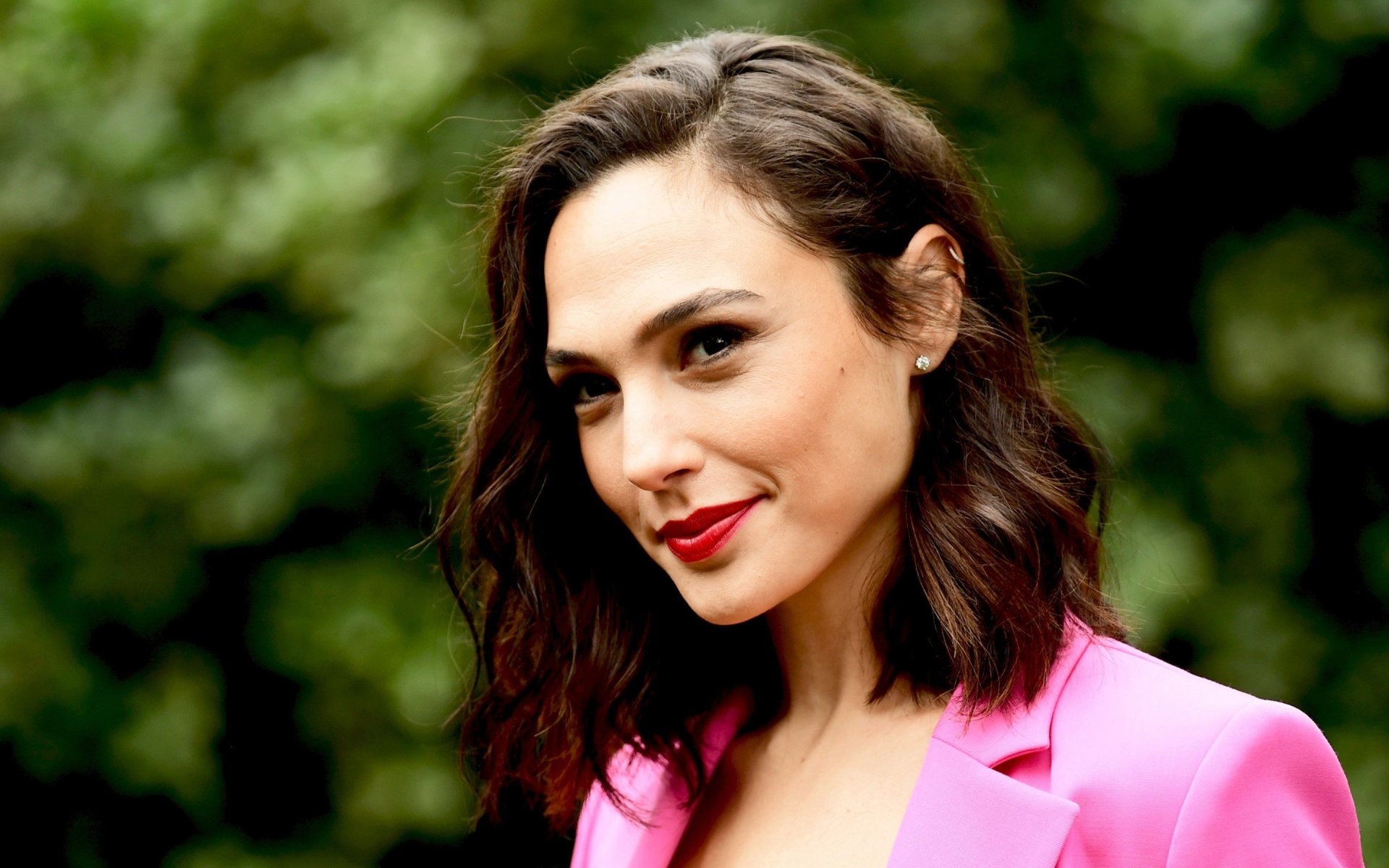 Gal Gadot: Iconic Israeli Actress and Model with Striking Brunette Charm