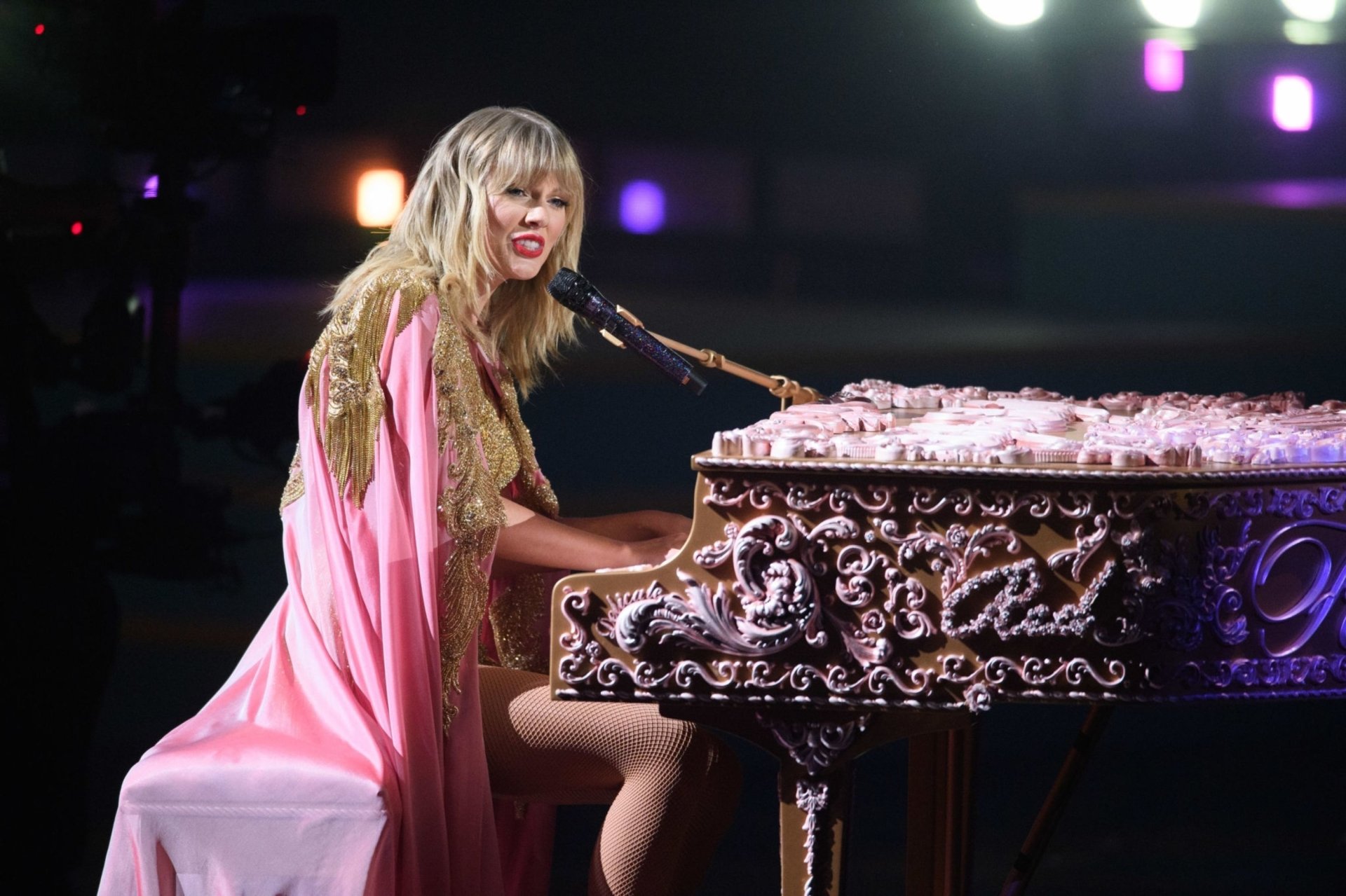 Download Music Taylor Swift Image