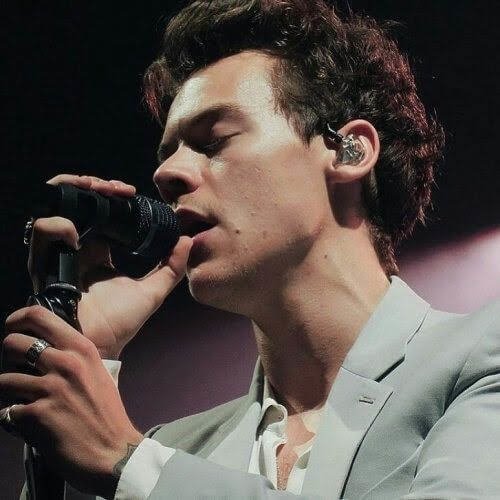 Harry Styles - Desktop Wallpapers, Phone Wallpaper, PFP, Gifs, and More!