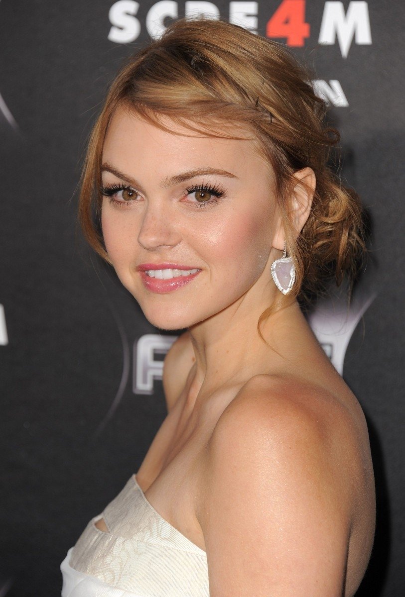 Download Celebrity Aimee Teegarden Image