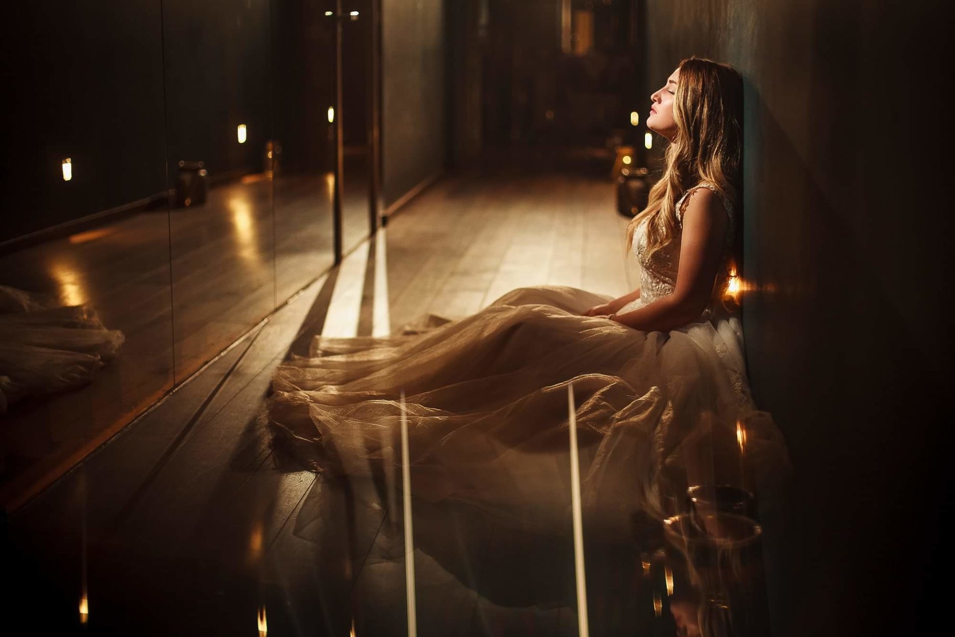 Download Mirror Dress Light Woman Mood Image