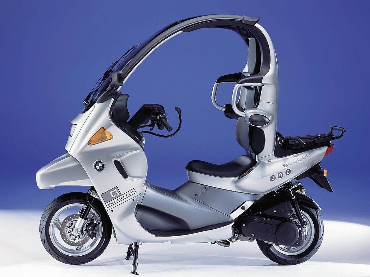 BMW Innovative Covered Scooter – Next-Gen Urban Ride
