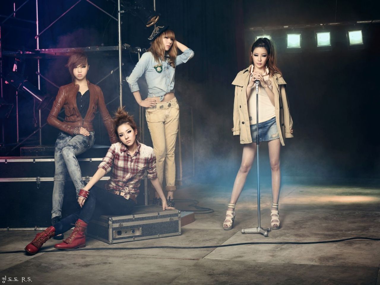 Download Music 2NE1 Image