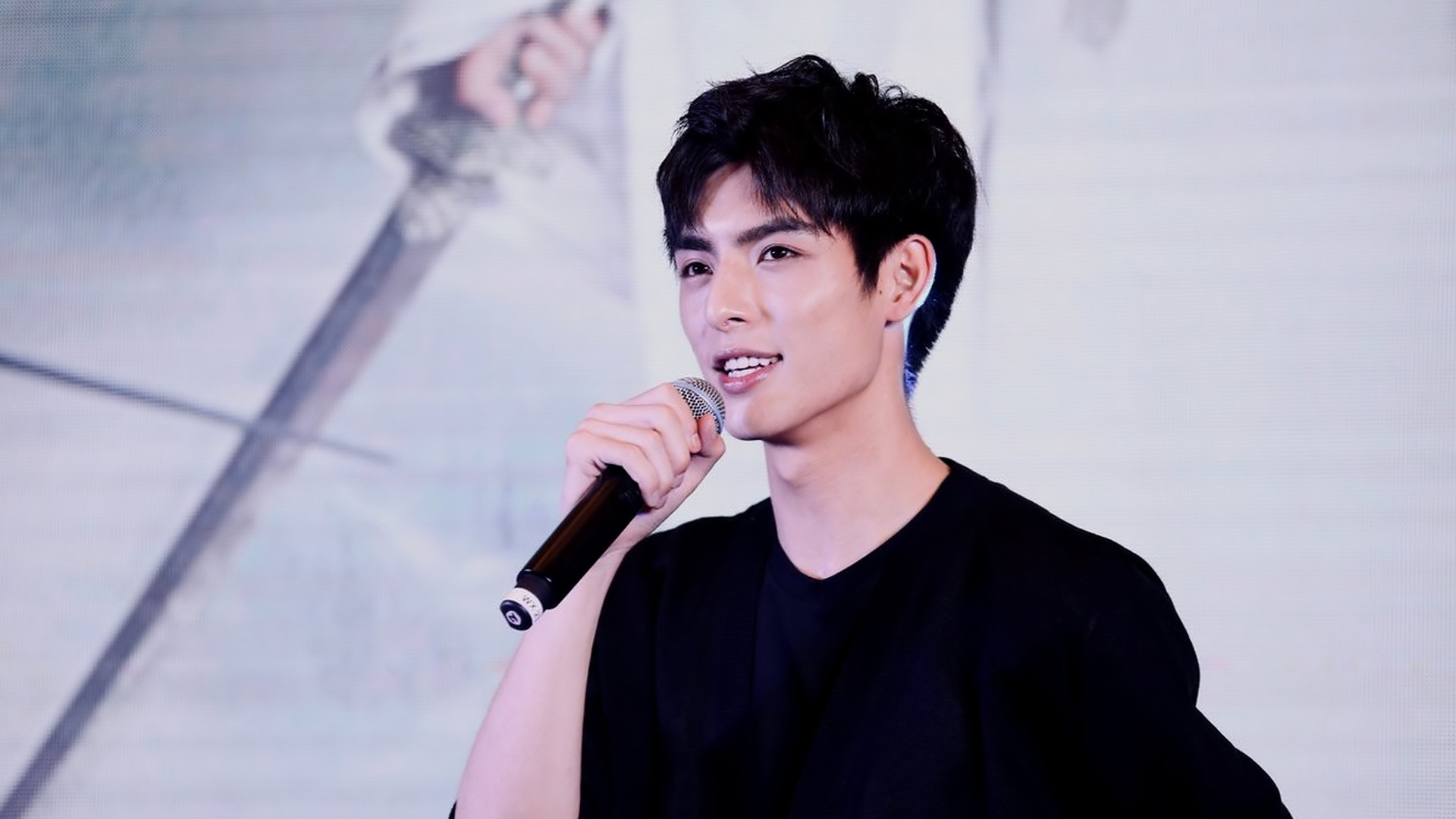 Wang Hao Xuan Picture - Image Abyss