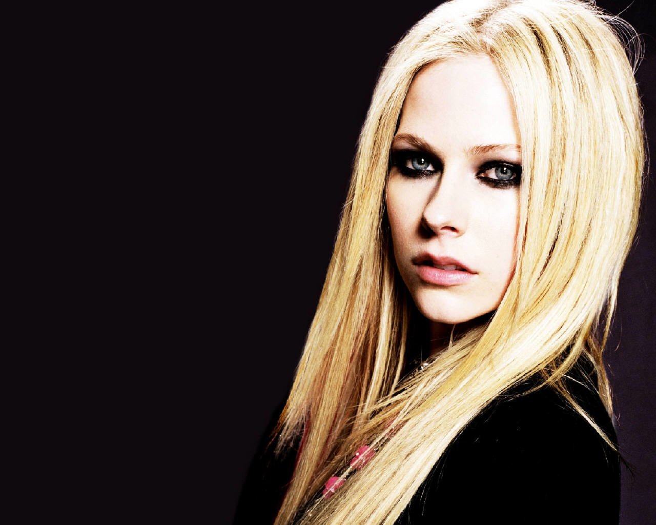 Avril Lavigne: The Iconic Voice of Pop Punk Music