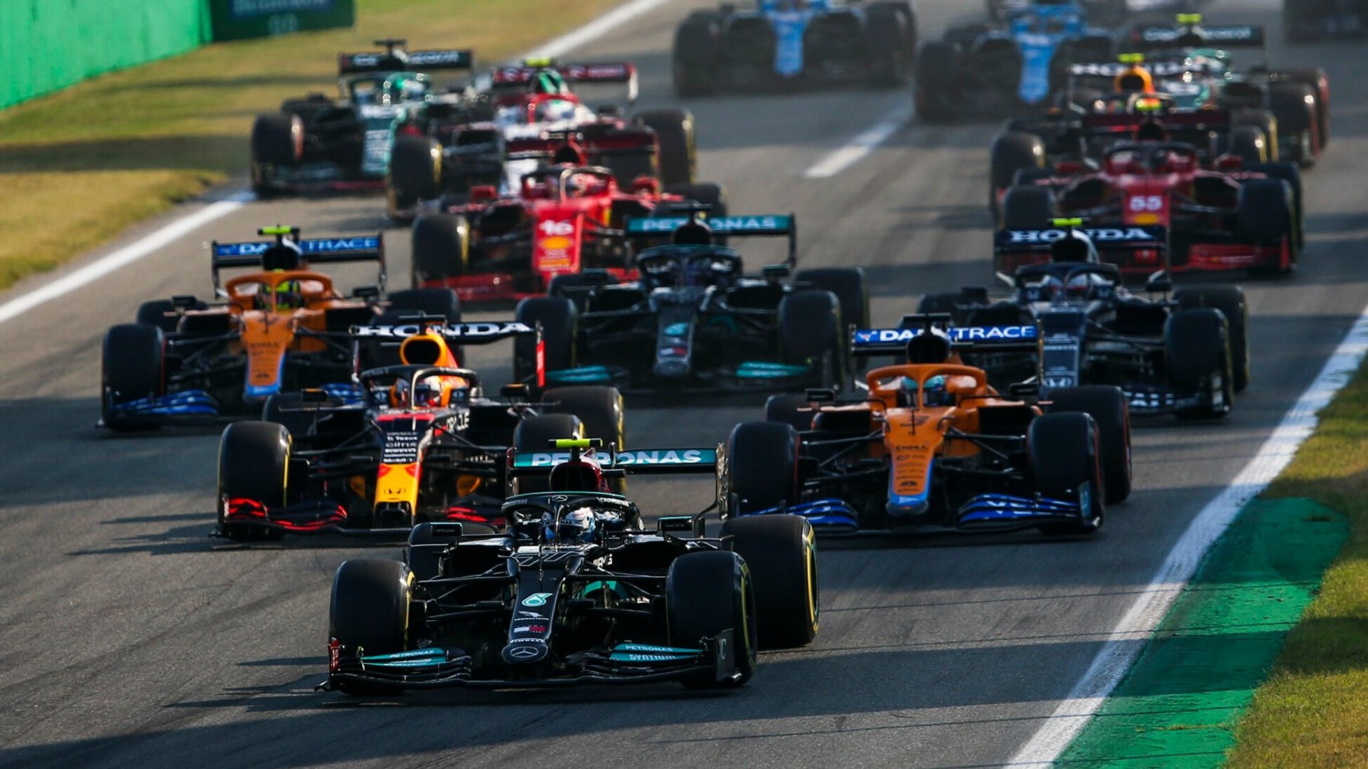 F1 Grand Prix Charge: High-Speed Pack Battle