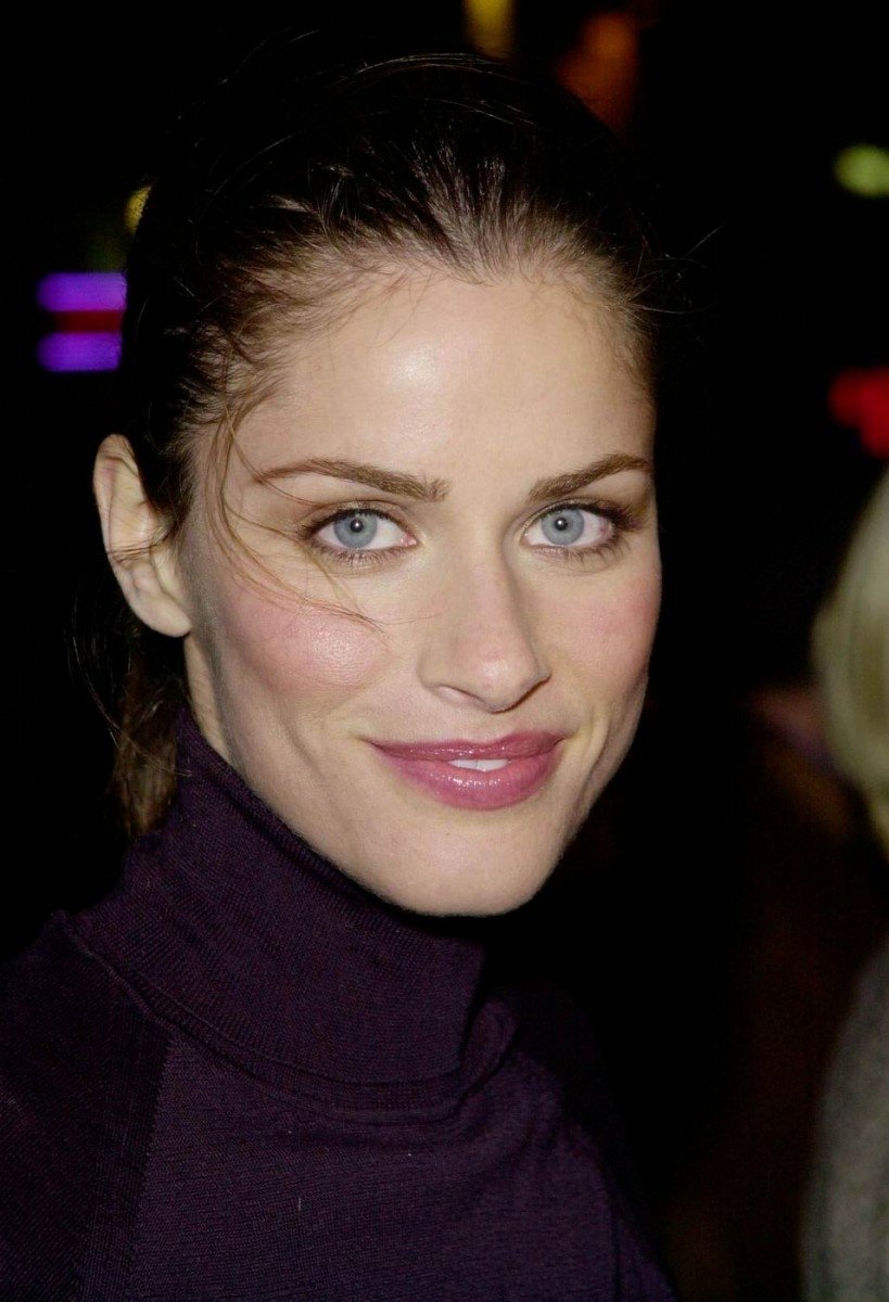 Amanda Peet - Desktop Wallpapers, Phone Wallpaper, PFP, Gifs, and More!