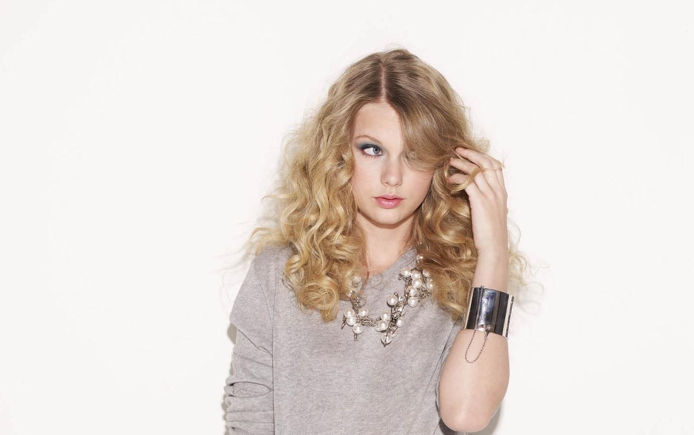 Download Music Taylor Swift Image