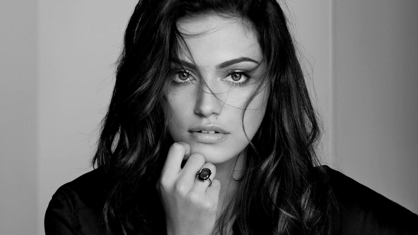 Download Celebrity Phoebe Tonkin Image