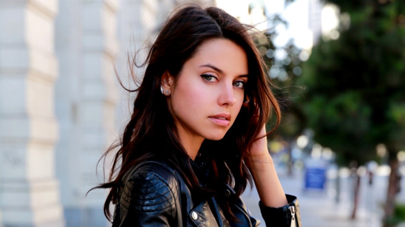 Annabelle Fleur - Desktop Wallpapers, Phone Wallpaper, PFP, Gifs, and More!