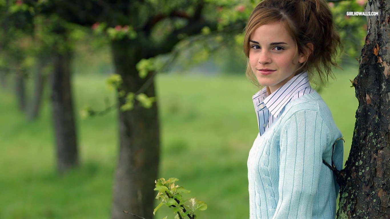 Emma Watson: Natural Elegance in the Spotlight