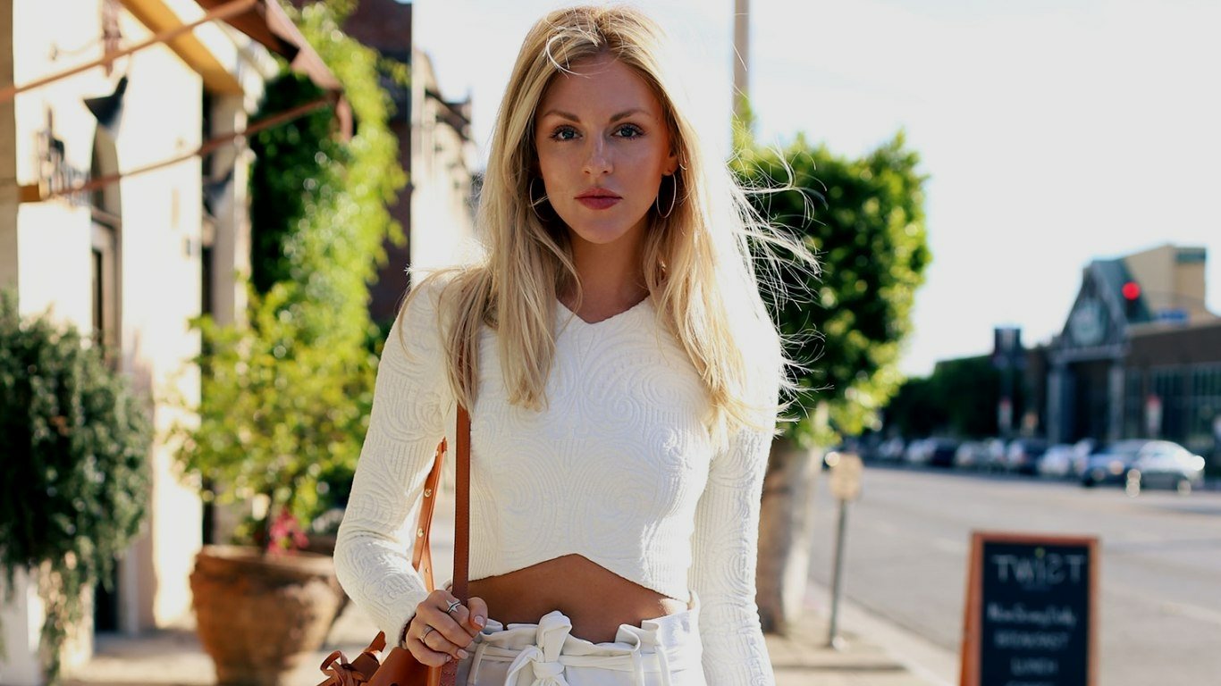 Shea Marie’s Chic Casual Vibe