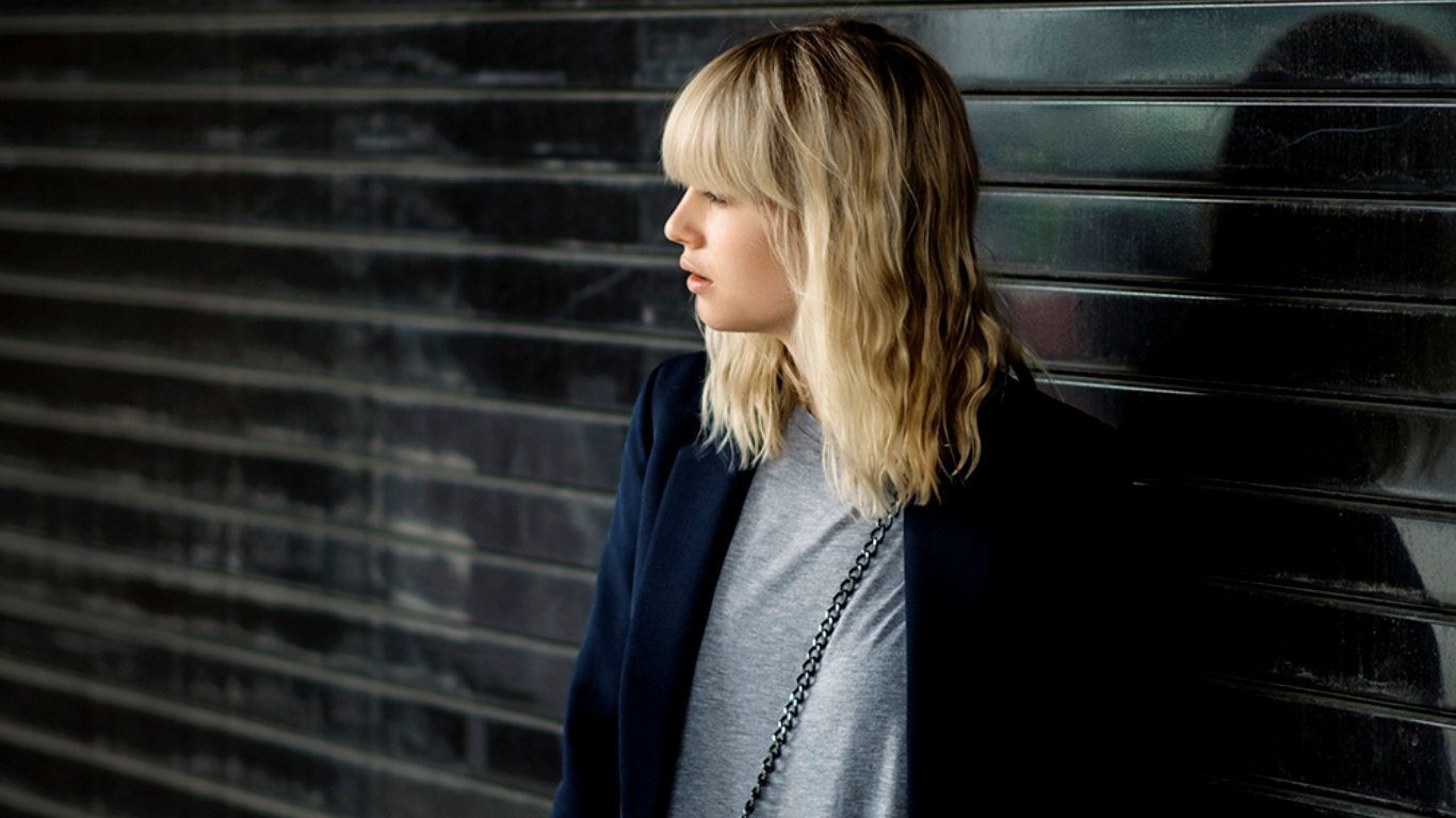 Download Woman Lisa Dengler Image