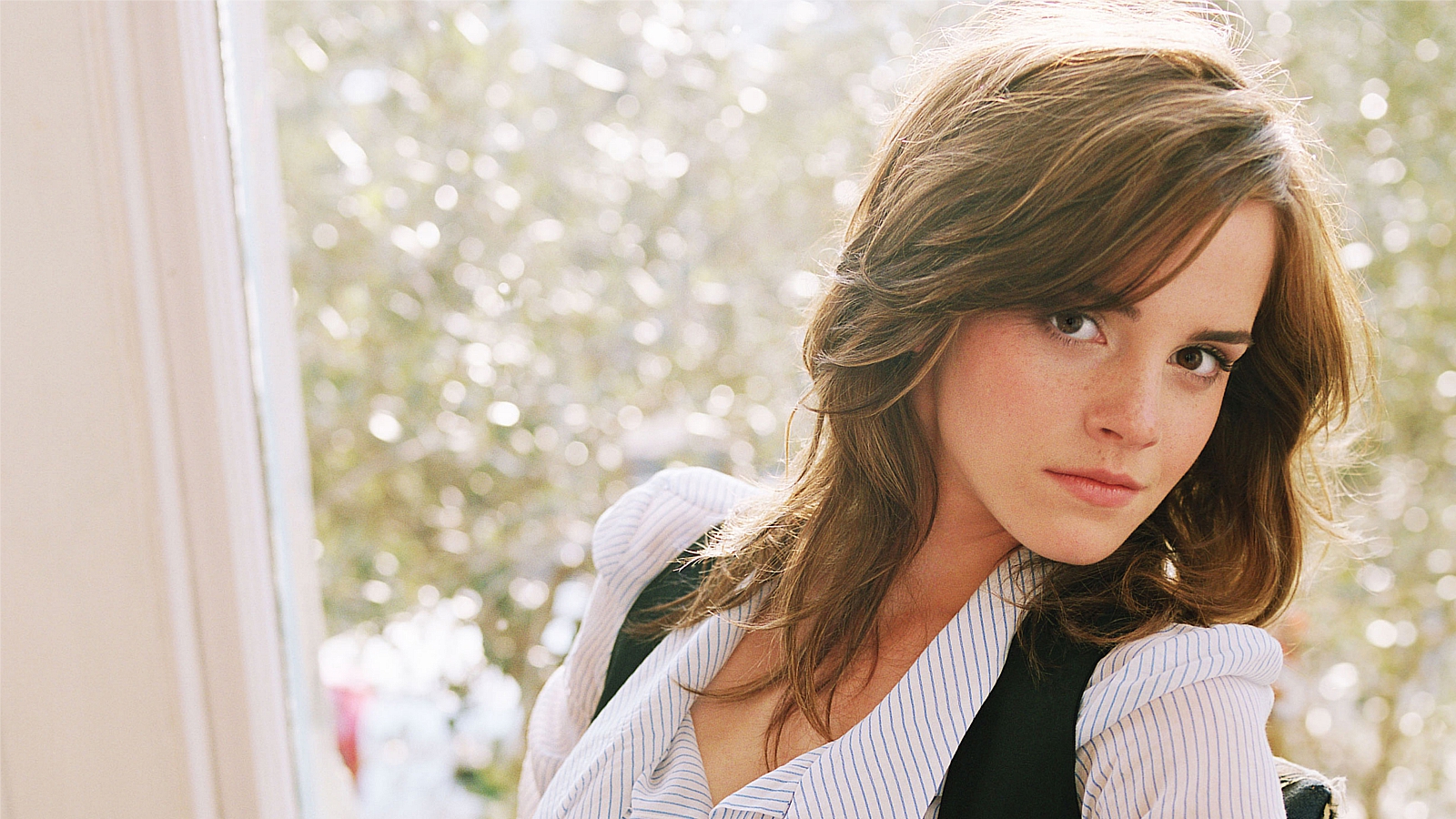 Graceful Emma Watson: Timeless Celebrity Elegance