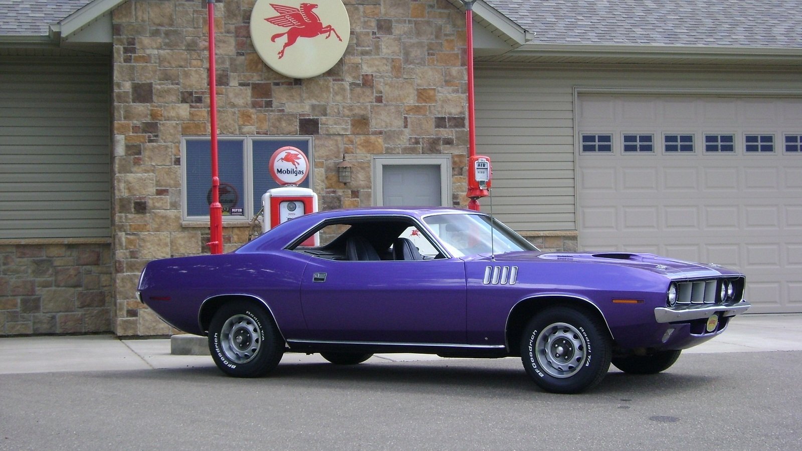 Purple Plymouth Power: Tuned Muscle at the Retro Gas Station