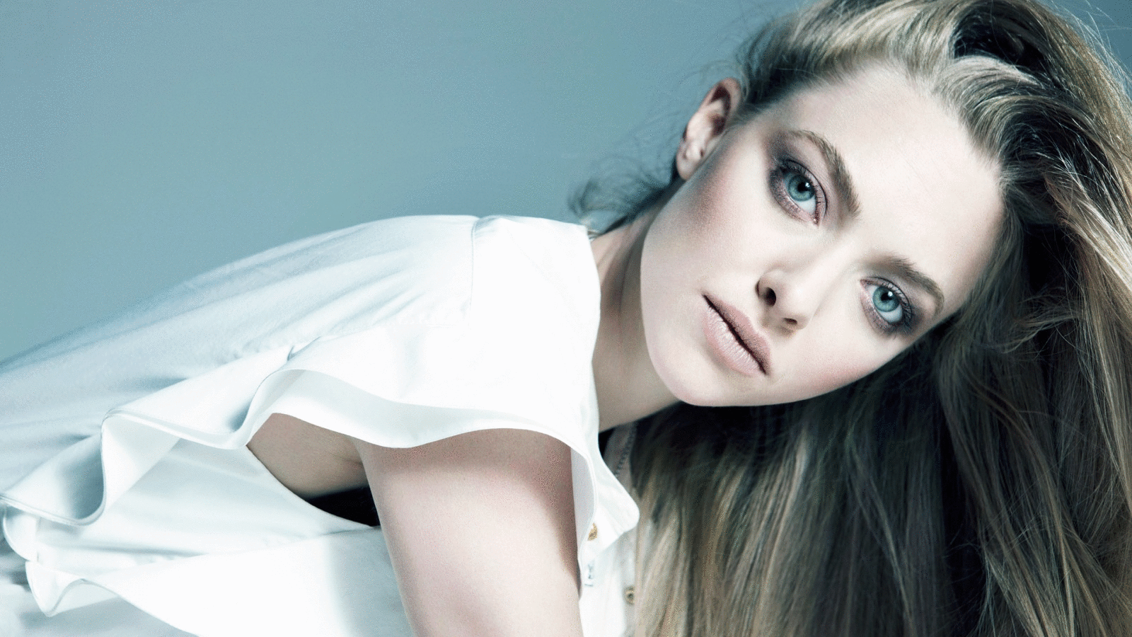 Amanda Seyfried: Radiant Celebrity Elegance Captured in a Timeless Portrait
