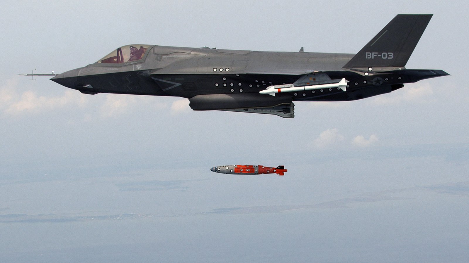 Lockheed Martin F-35 Lightning II - Desktop Wallpapers, Phone Wallpaper ...