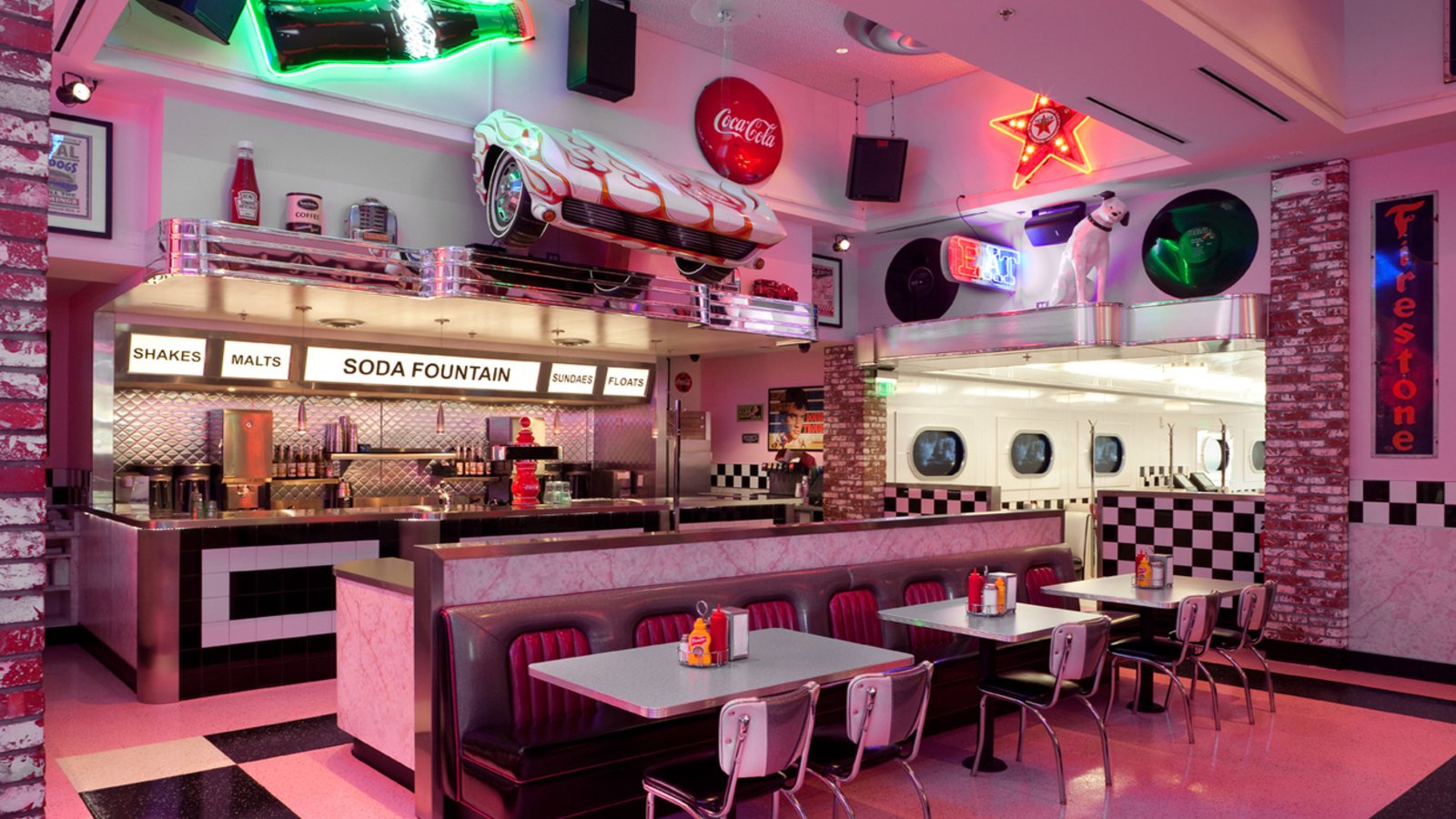 Retro Restaurant Vibes: A Cozy Chair and Table Experience