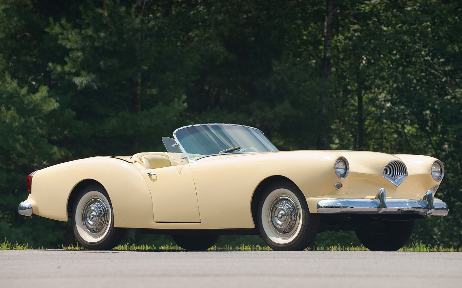 1953 Kaiser Darrin Convertible - Image Abyss