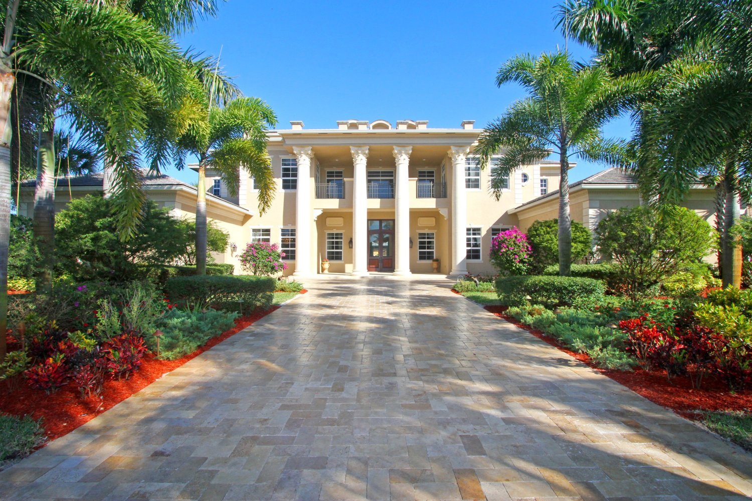 Grand Mansion: A Masterpiece of Man-Made Luxury and Nature